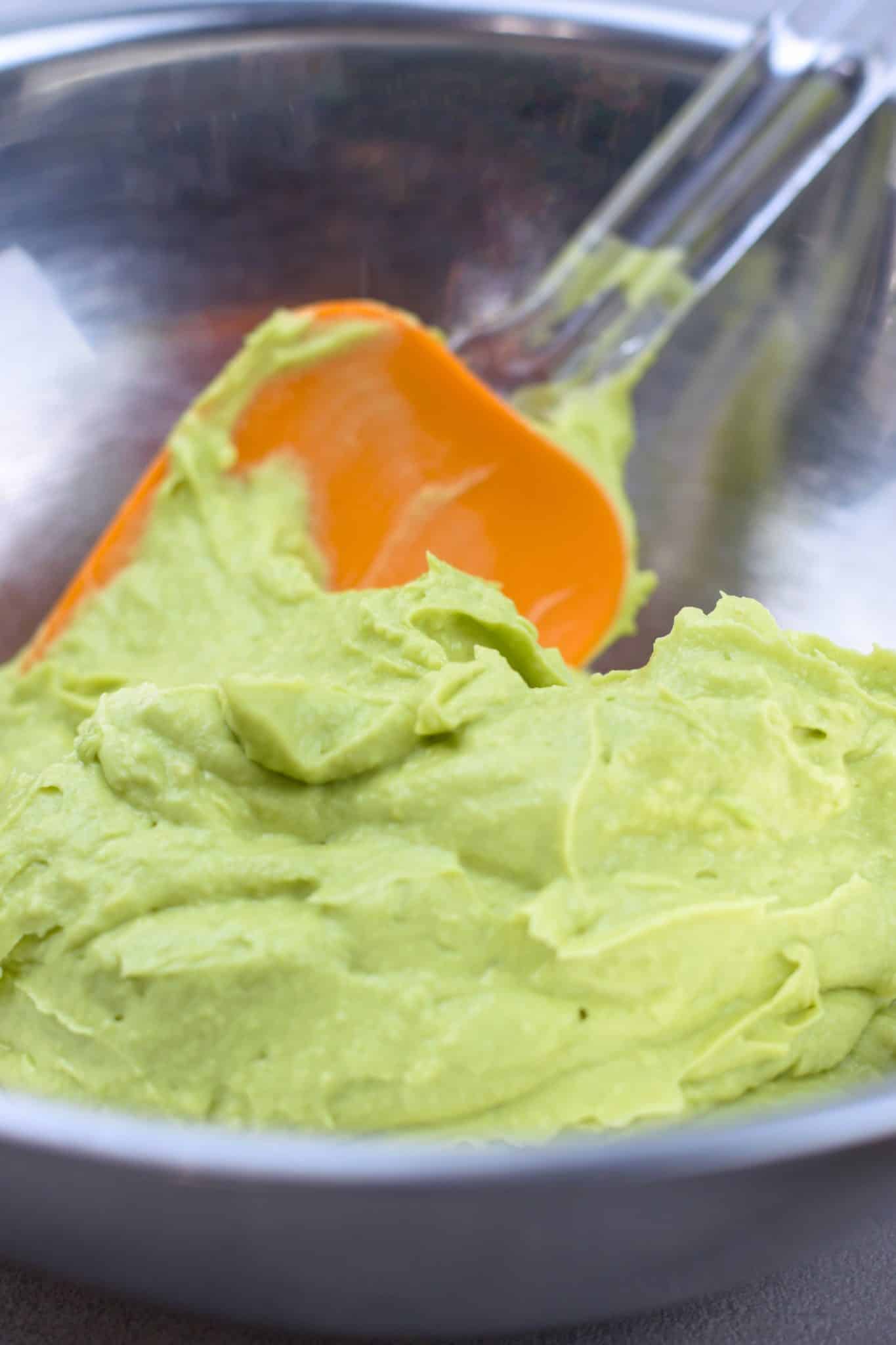 How to Make a Guacamole Grinch Food Dip