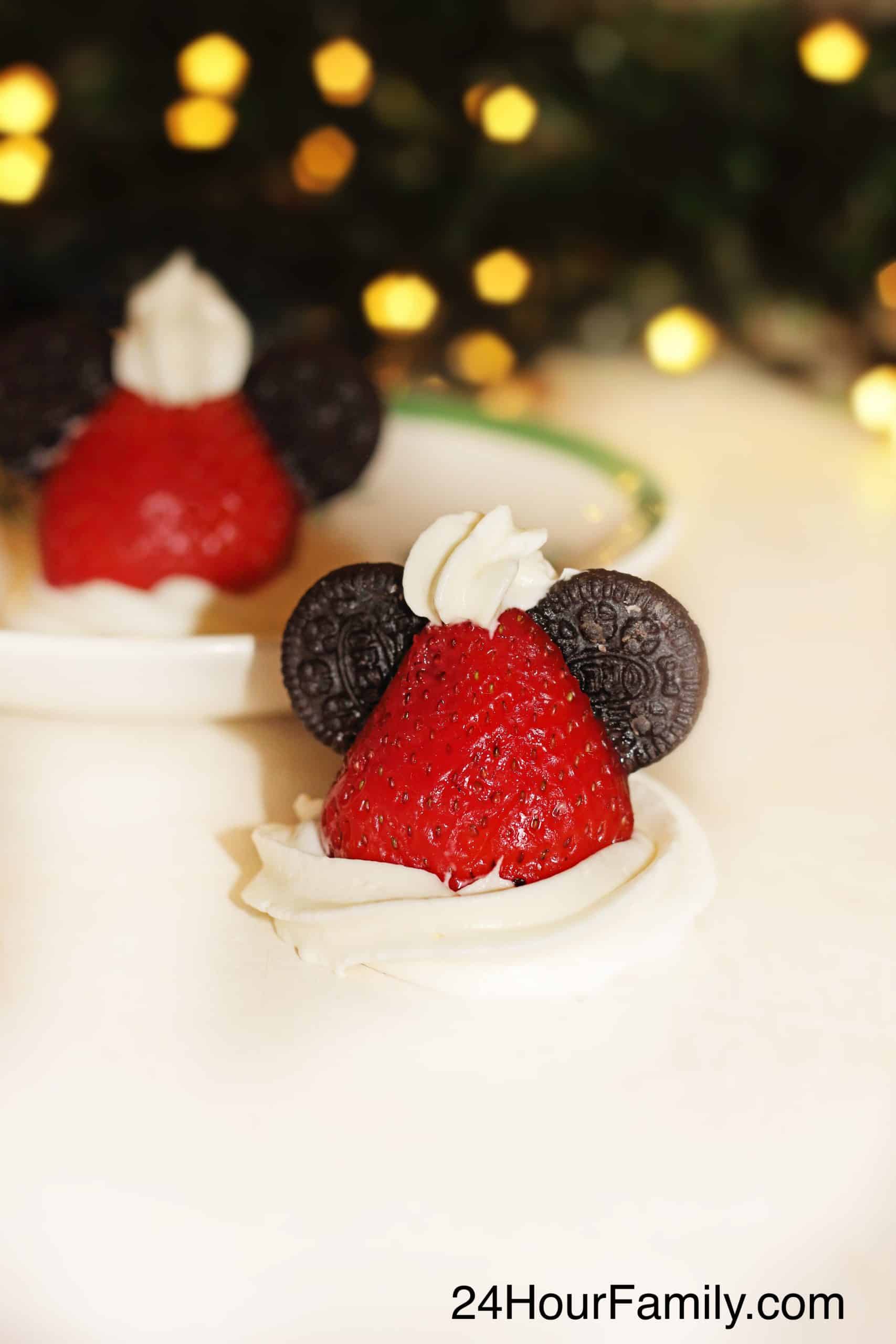 How to Make Mickey Mouse Santa Strawberries - 24hourfamily.com