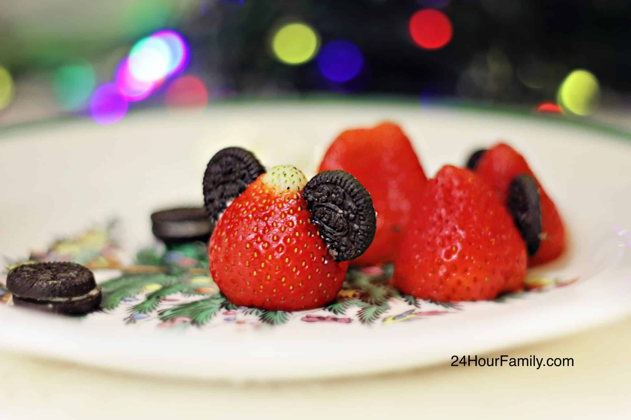 How to Make Mickey Mouse Santa Strawberries - 24hourfamily.com