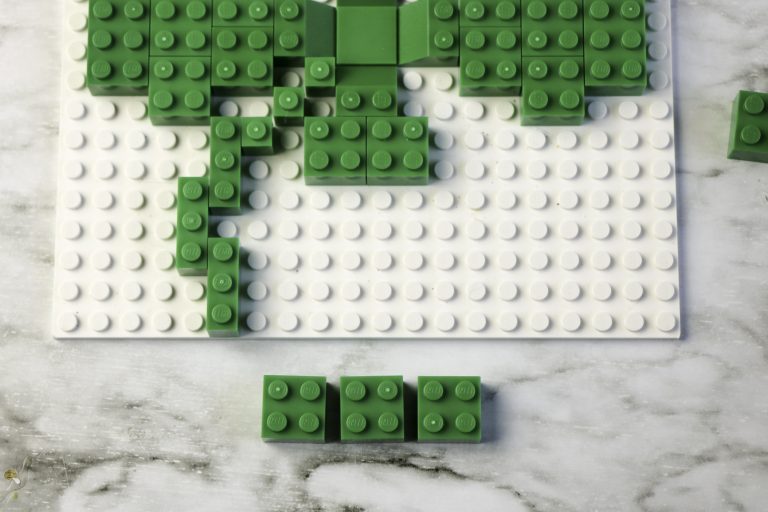 How to Build a Lego Shamrock