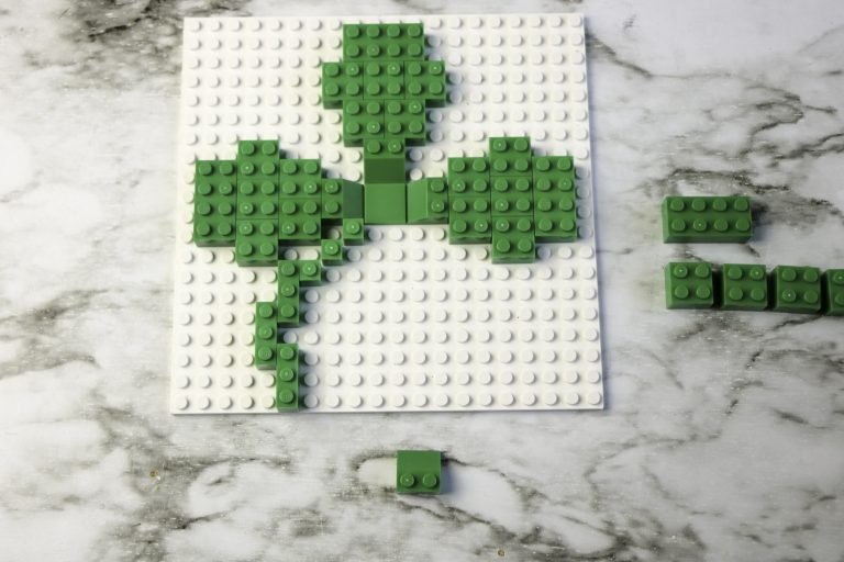 How to Build a Lego Shamrock