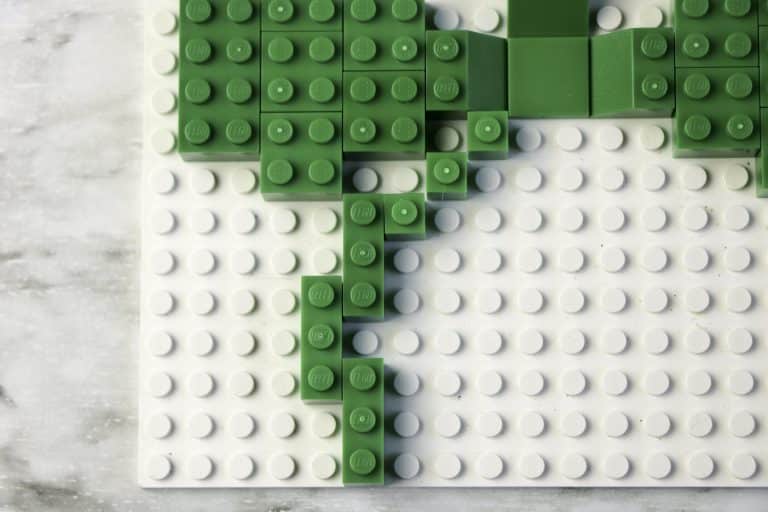 How to Build a Lego Shamrock - 24hourfamily.com