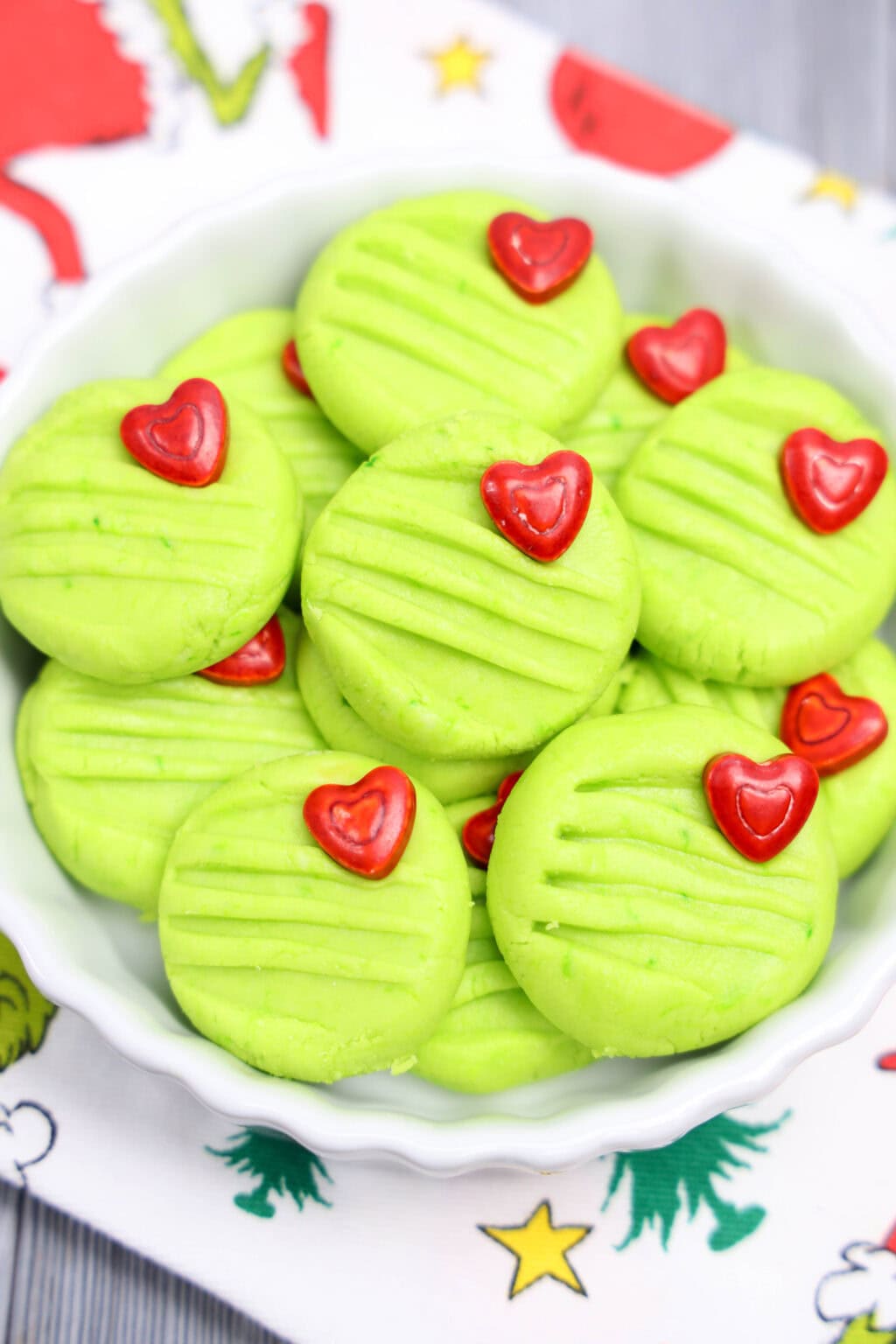 How to Make Grinch-Themed Cream Cheese Mints