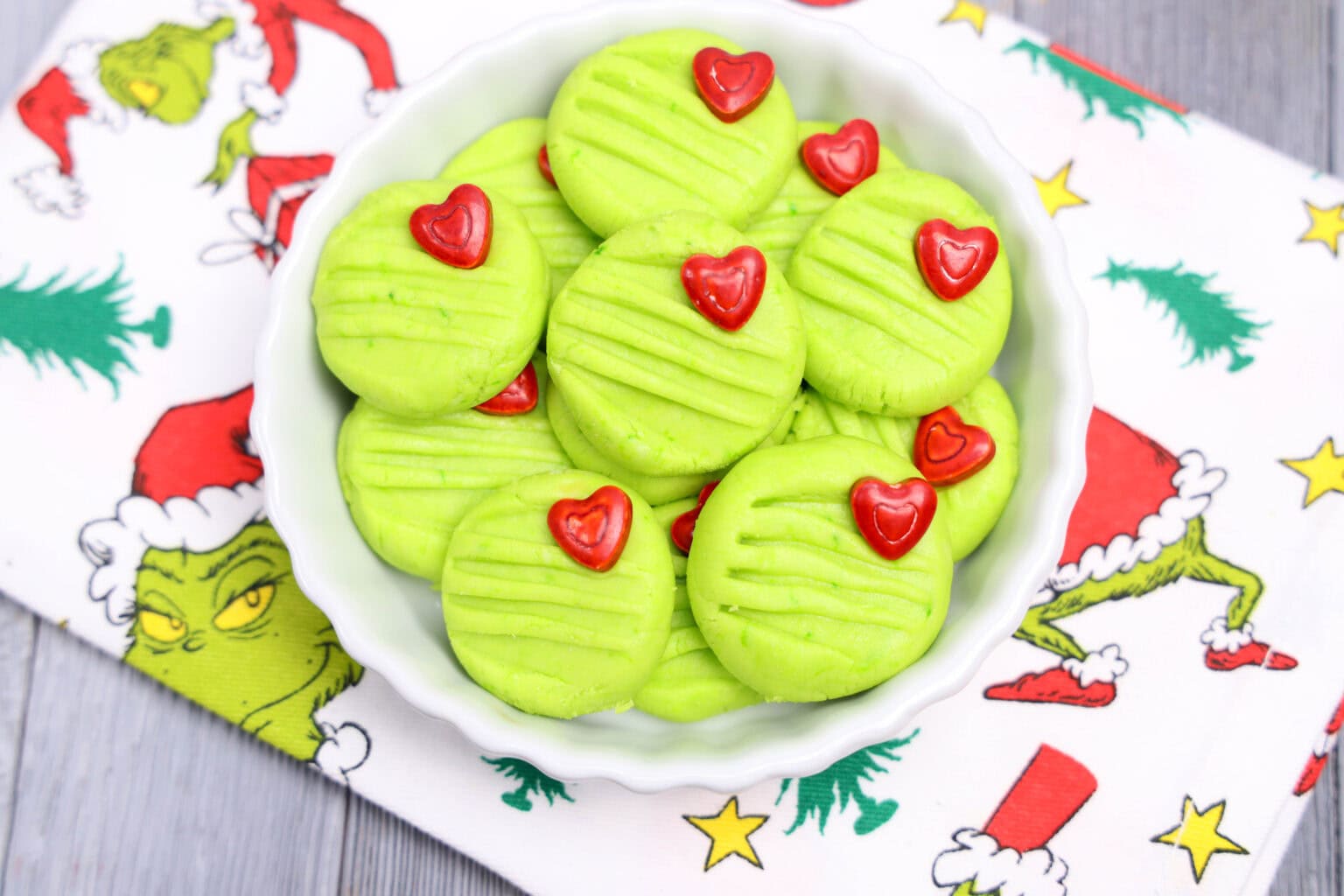 How to Make Grinch-Themed Cream Cheese Mints