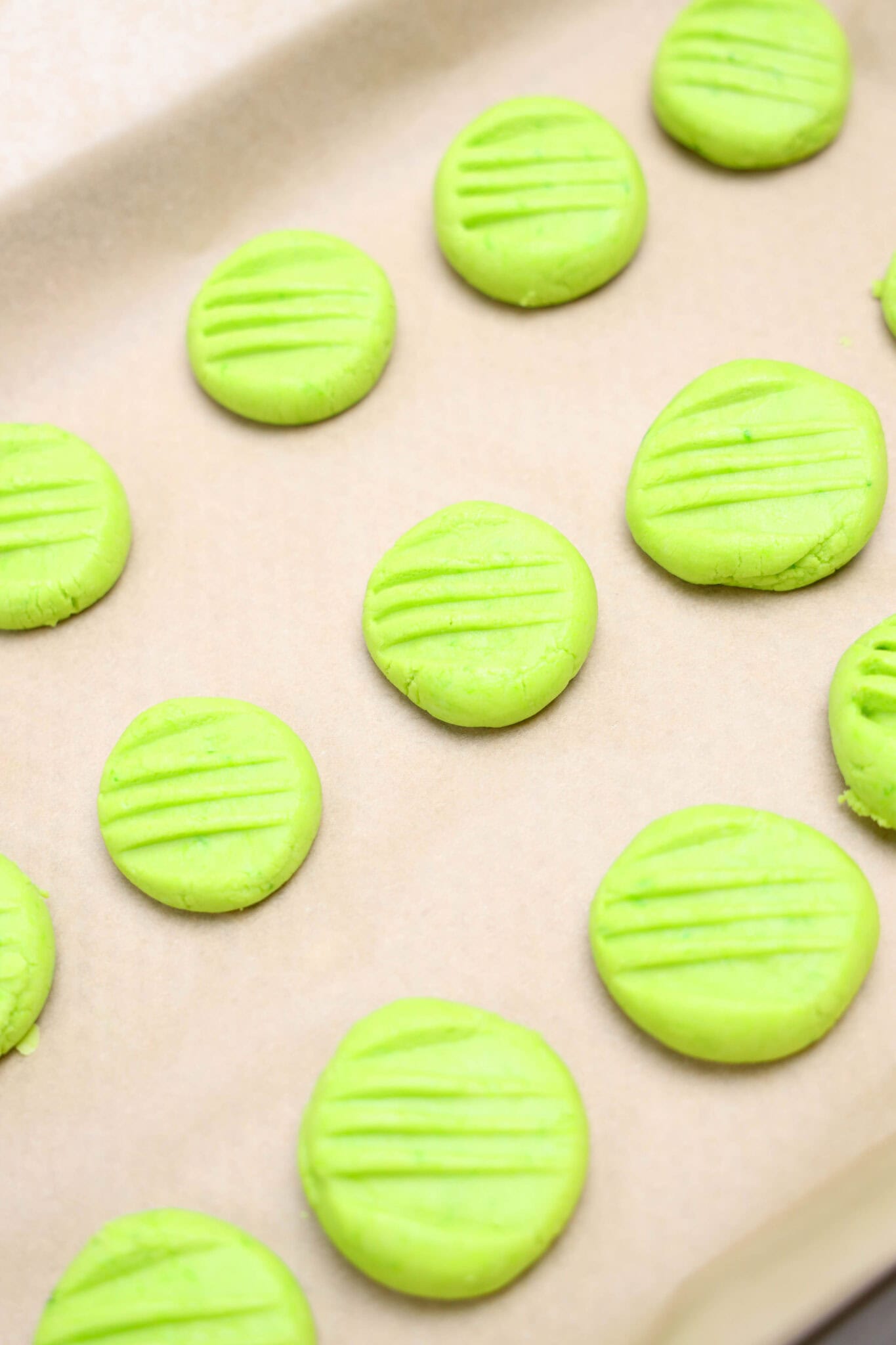 How to Make Grinch-Themed Cream Cheese Mints