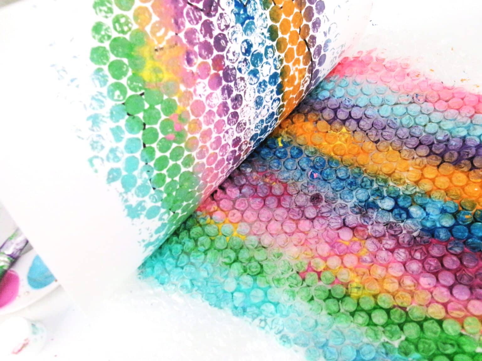 Puffer Fish Bubble Wrap Craft - An Easy Summer Painting Idea for Kids