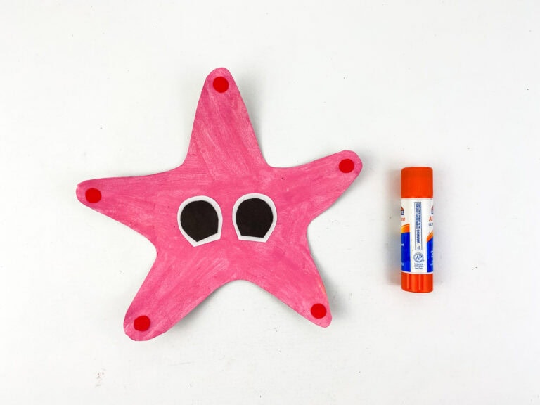 Make This Fun Starfish Paper Plate Craft (Free Starfish Template Included)